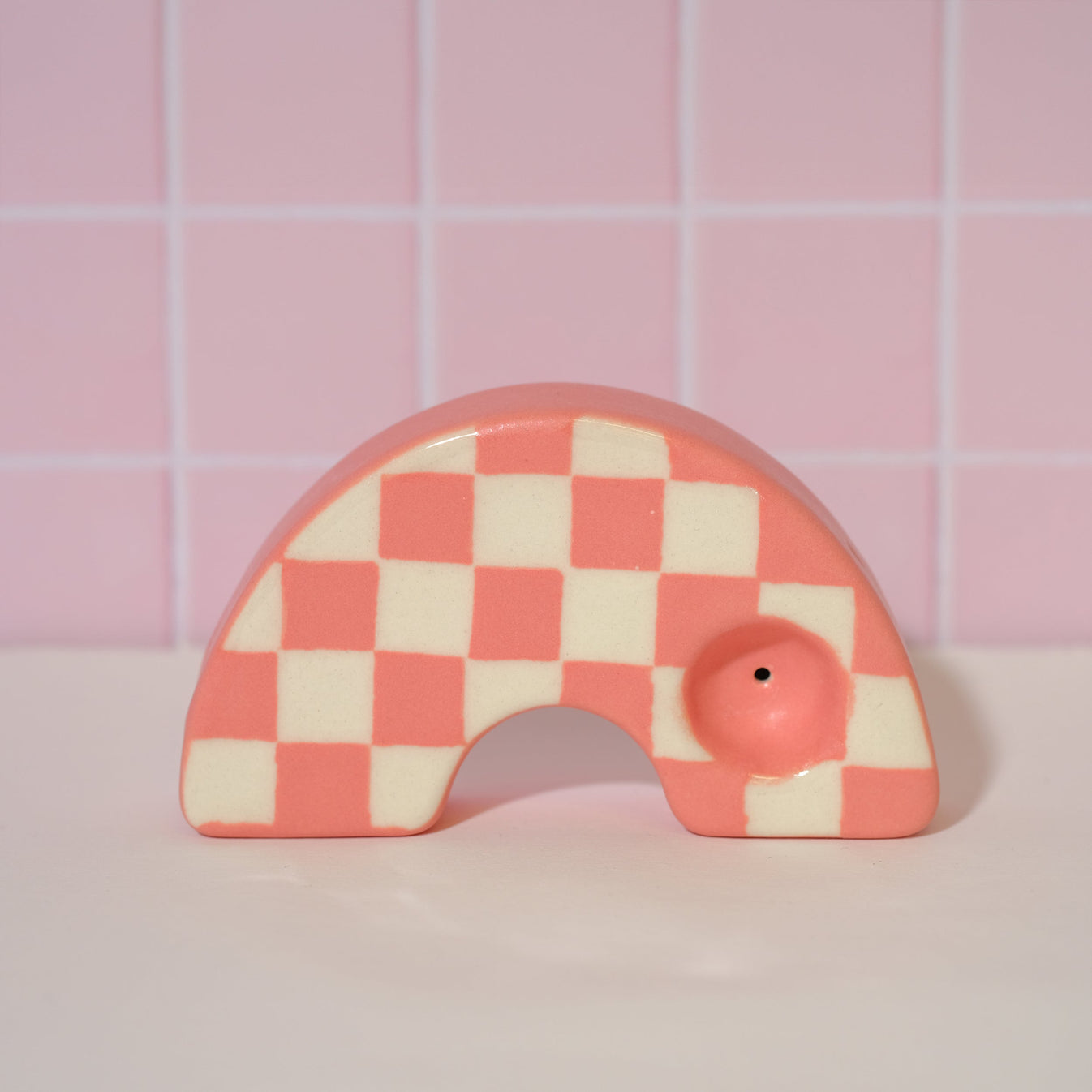 Pink checkered arch botanical vessel | Made by Thaís – Sleepy Mountain